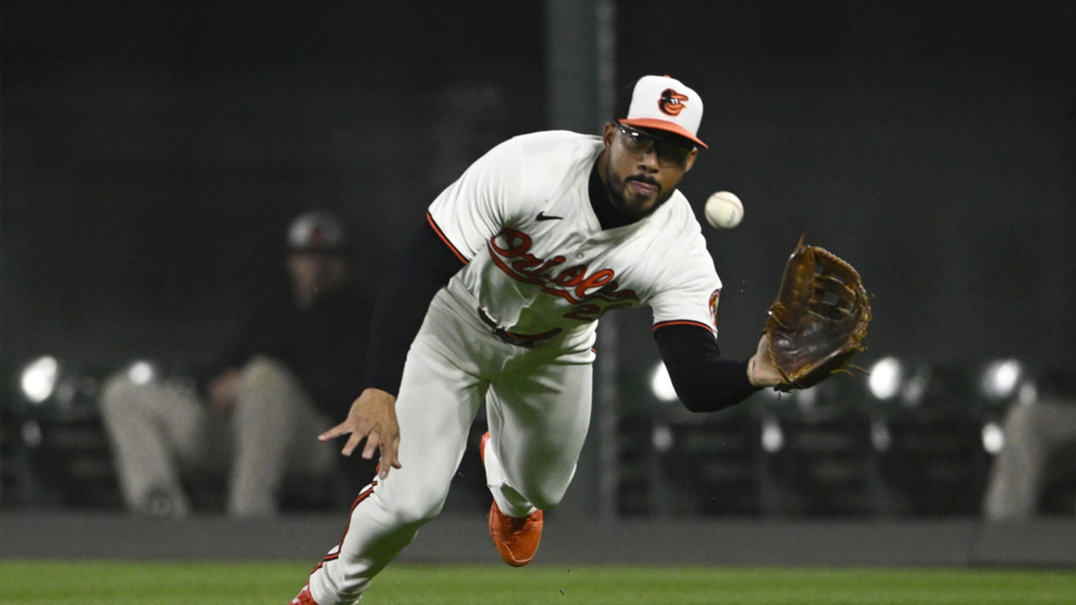 Anthony Santander lays out for a great catch | 04/01/2024 | Baltimore ...