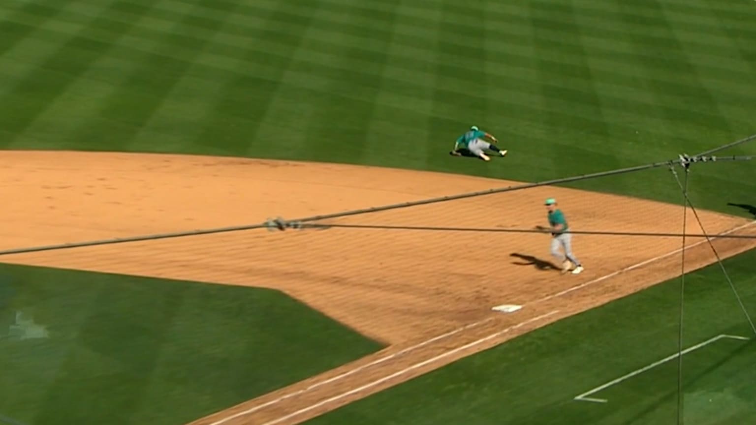 Michael Arroyo's sliding grab | 02/21/2025 | Seattle Mariners