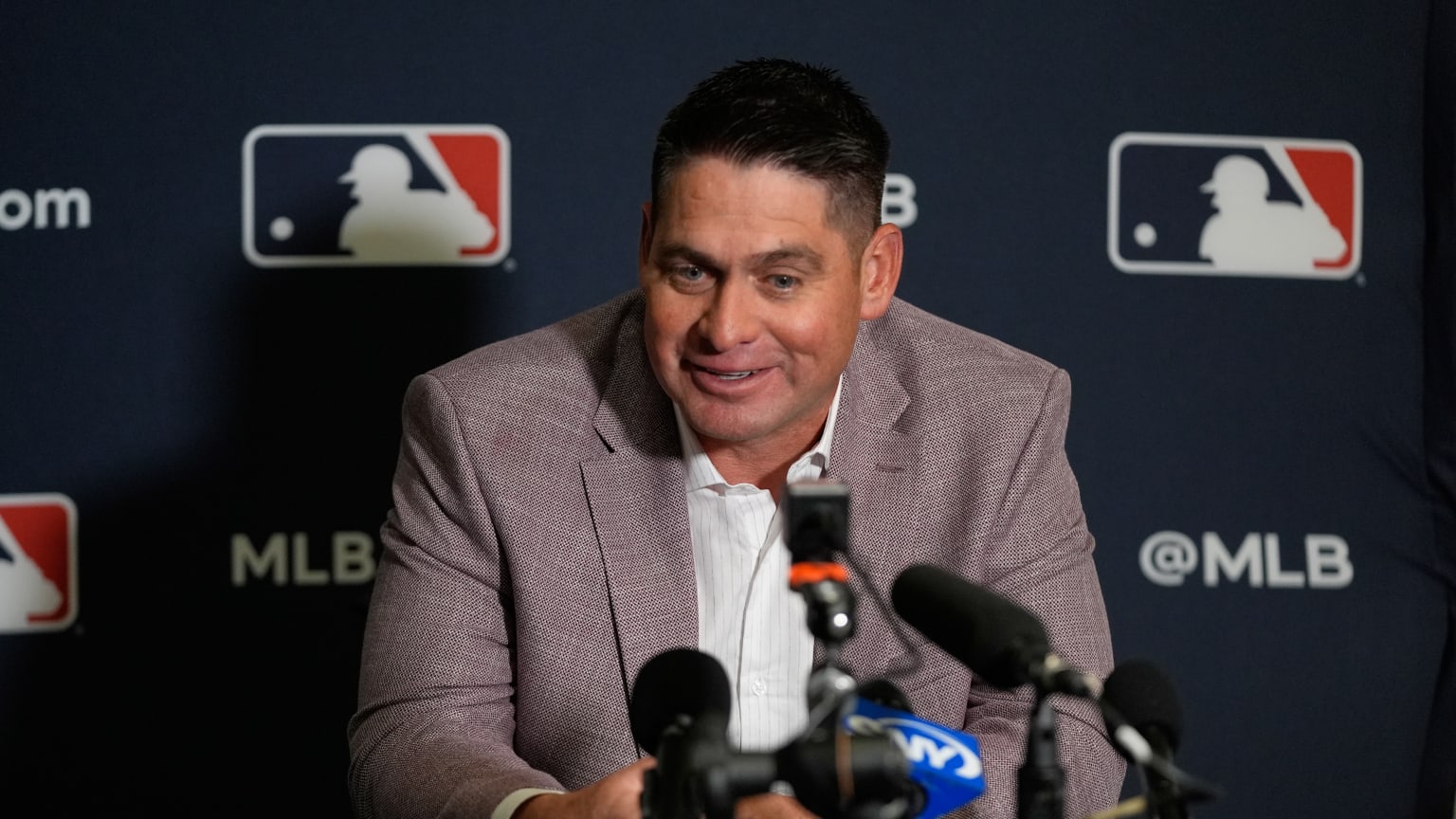 Carlos Mendoza on Devin Williams signing | 12/09/2025 | New York Mets