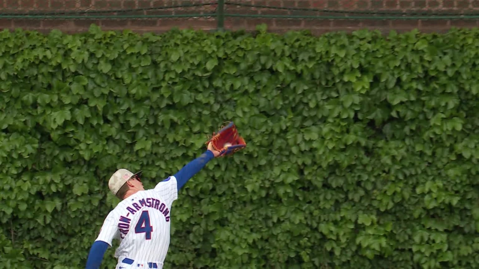 Pete Crow-Armstrong's incredible backhanded catch | 05/17/2025 ...