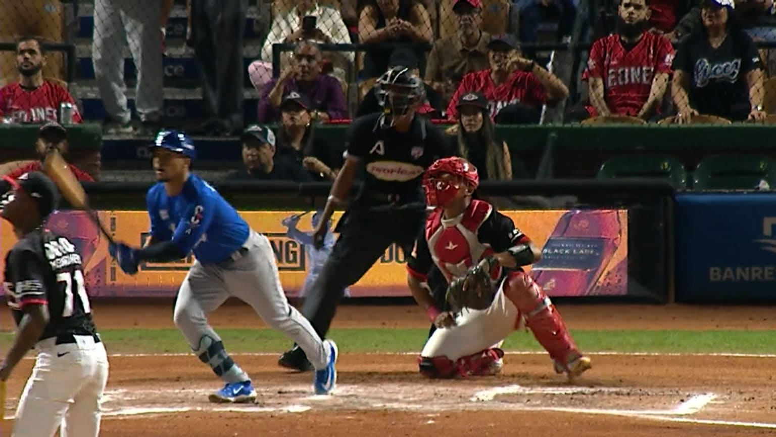 Francisco Mejía impulsa 5 en el 4to de la Serie Final | 25/01/2025 | Lasmayores.com