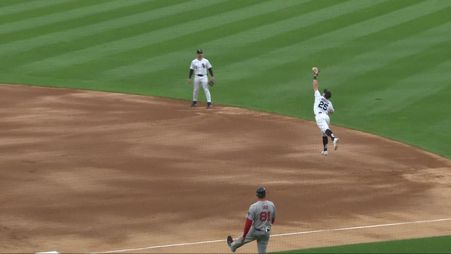 Andrew Vaughn's jumping catch | 06/08/2024 | Chicago White Sox