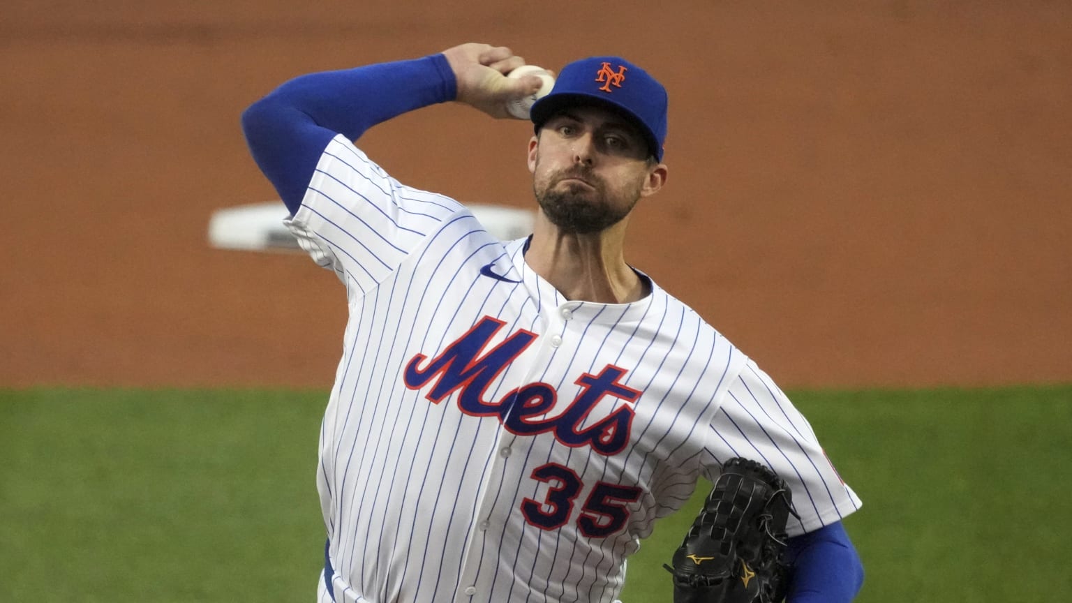 Clay Holmes leaves bases loaded in 4th | 08/17/2025 | New York Mets