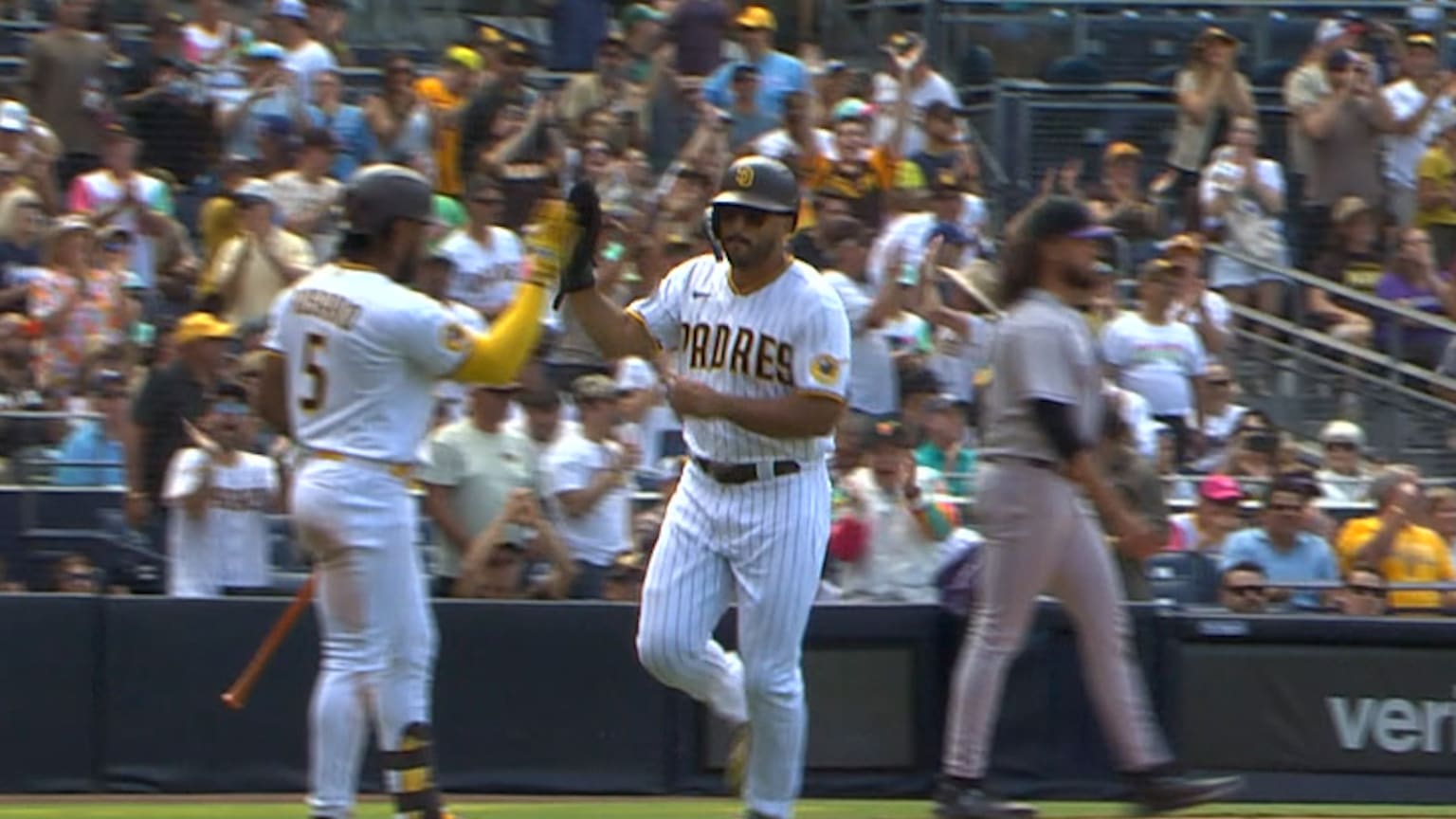 Ji Man Choi lifts a sac fly to center for the lead | 09/20/2023 | San Diego Padres