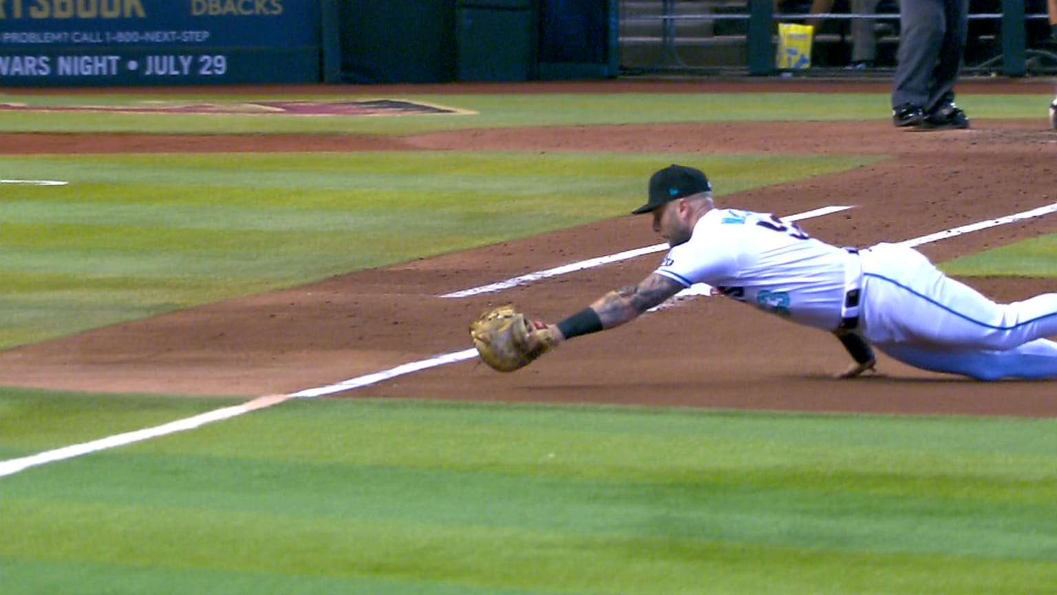 Christian Walker makes a diving stop in the 10th | 07/08/2023 ...