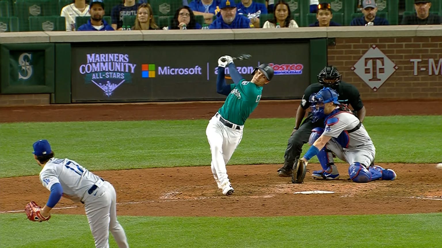 Teoscar Hernández scores on a wild pitch in the 11th | 09/16/2023 ...