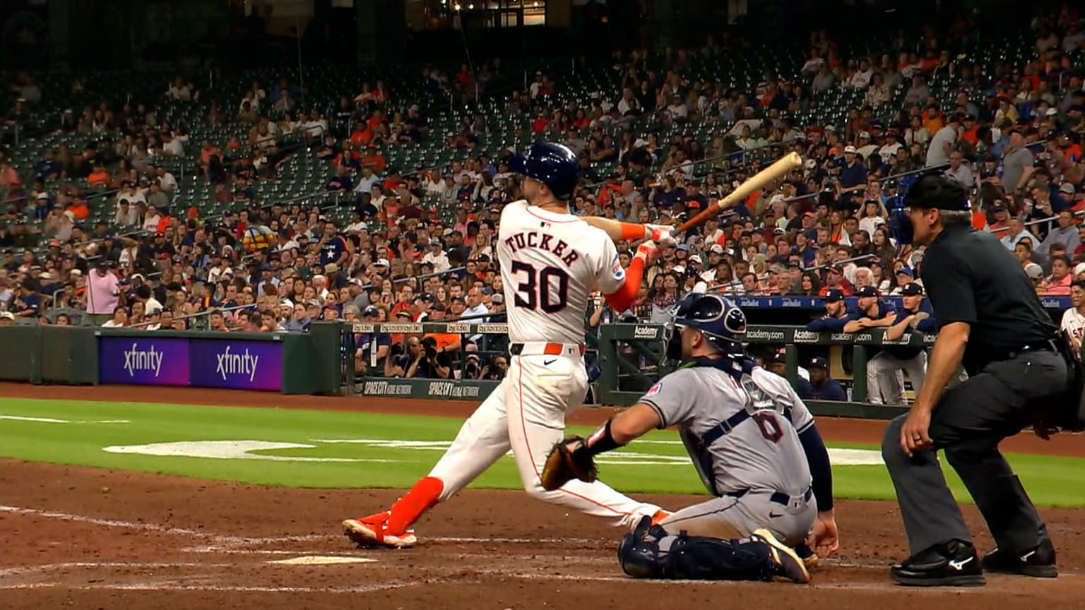 Data Viz: Kyle Tucker's game-tying home run | 05/01/2024 | MLB.com