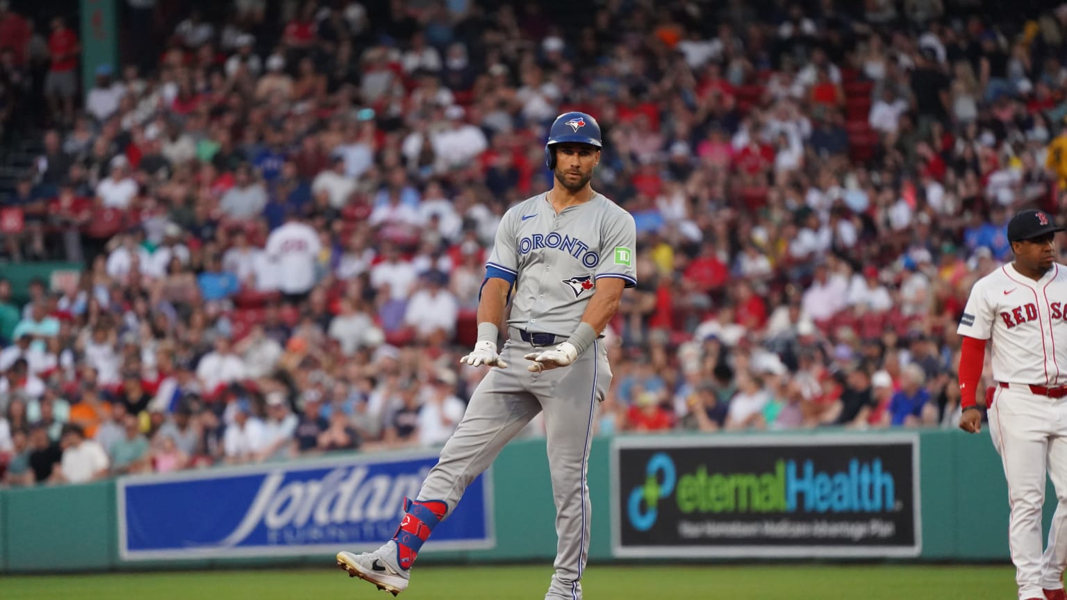 Kevin Kiermaier brings in two on an error | 06/25/2024 | Toronto Blue Jays