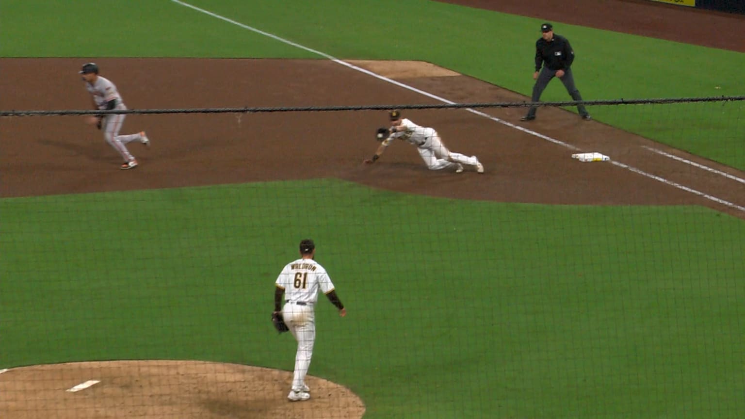 Batten dives to take a hit away from Wade Jr. | 08/31/2023 | San Diego ...