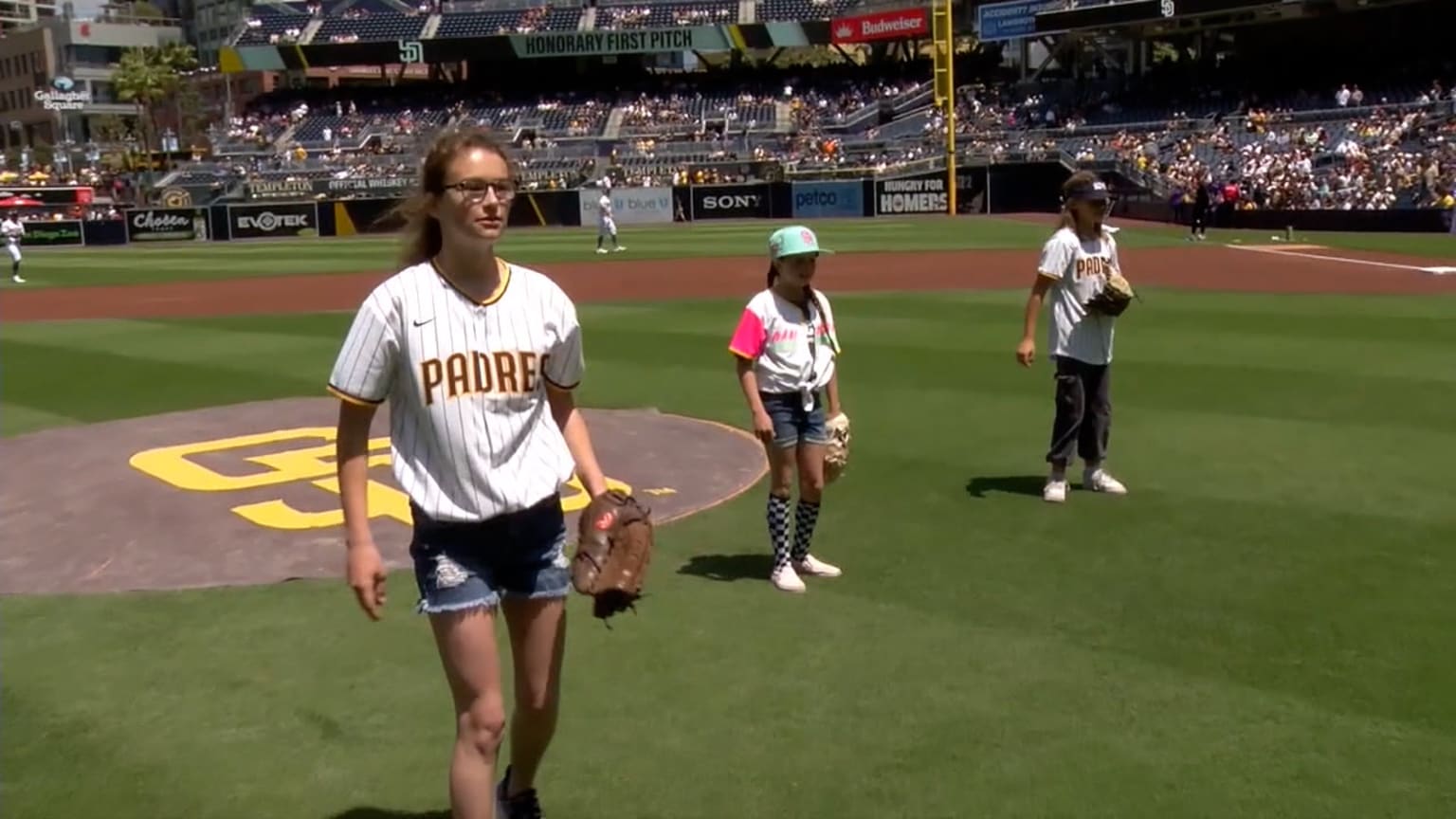 4/15/23 Honorary First Pitch | 04/15/2023 | MLB.com