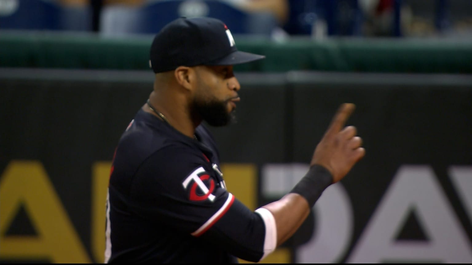 Carlos Santana hace una espectacular jugada defensiva | 17/09/2024 ...