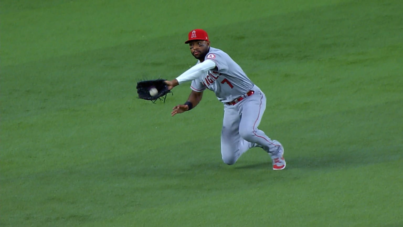 Jo Adell makes a smooth sliding grab in left field | 09/22/2022 | Los ...
