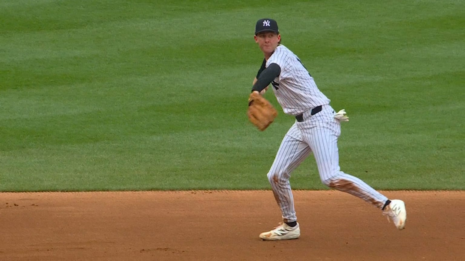 Ryan McMahon's slide and strong throw | 07/27/2025 | New York Yankees