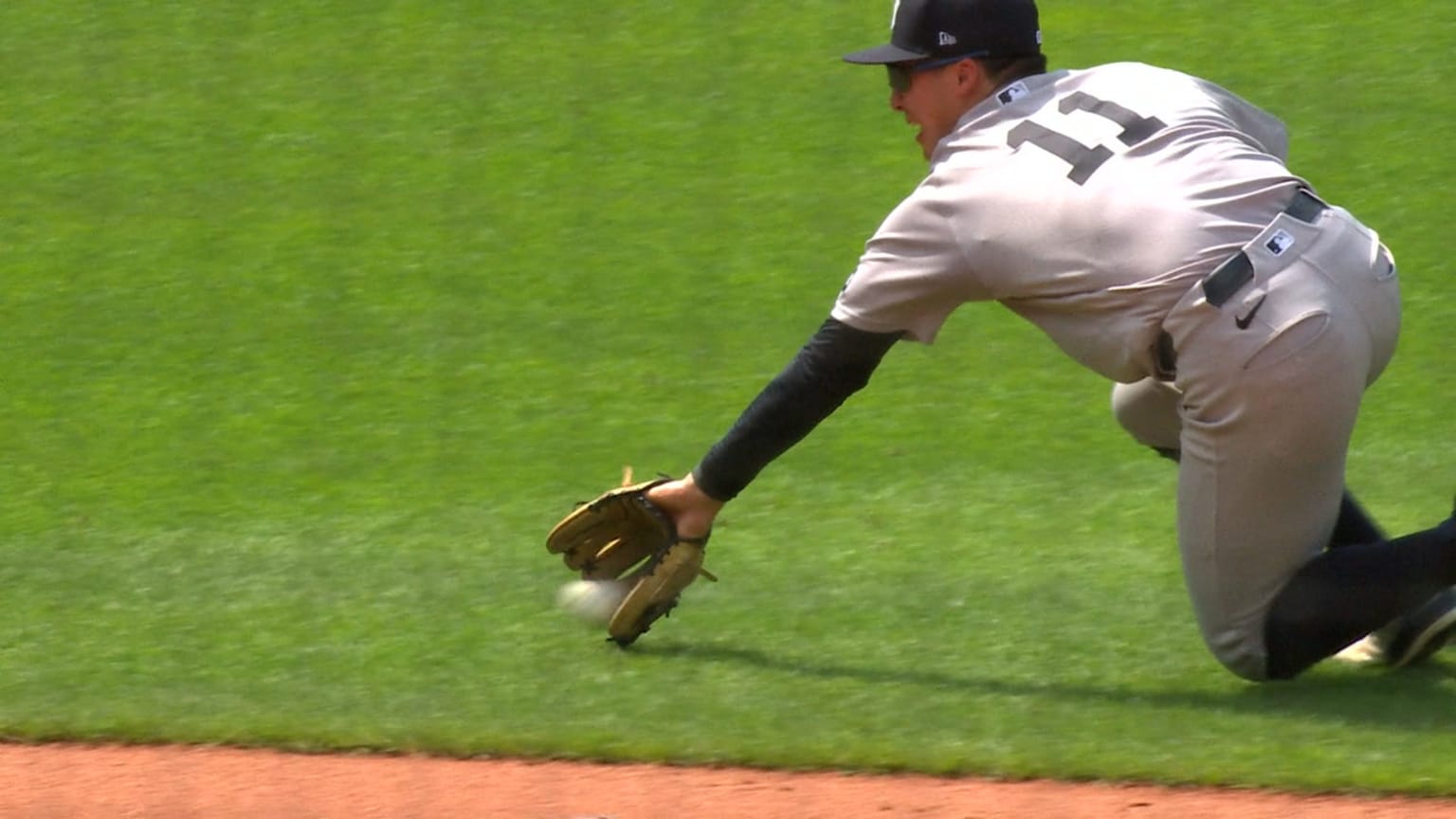 Anthony Volpe's heads-up diving stop | 06/10/2026 | New York Yankees