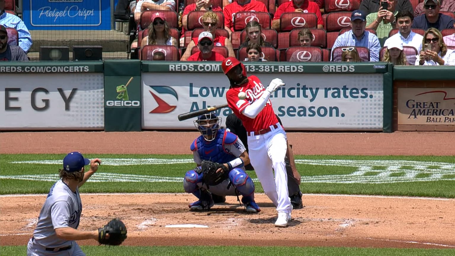 Elly De La Cruz reaches on infield single in the 2nd | 06/08/2023 ...