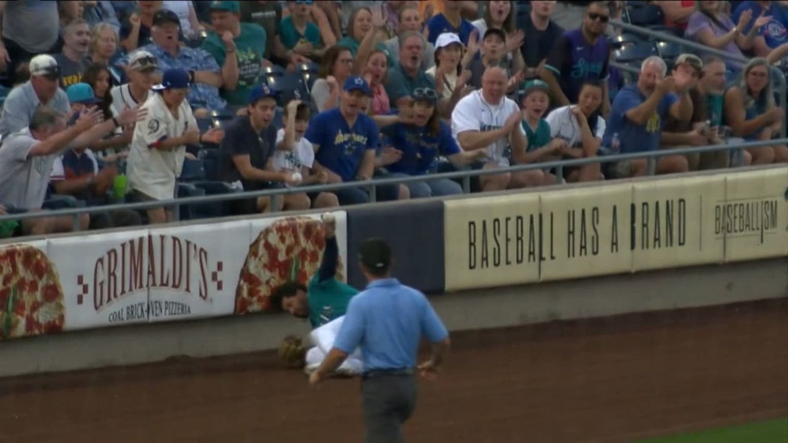 Rhylan Thomas' diving catch | 02/27/2026 | Seattle Mariners