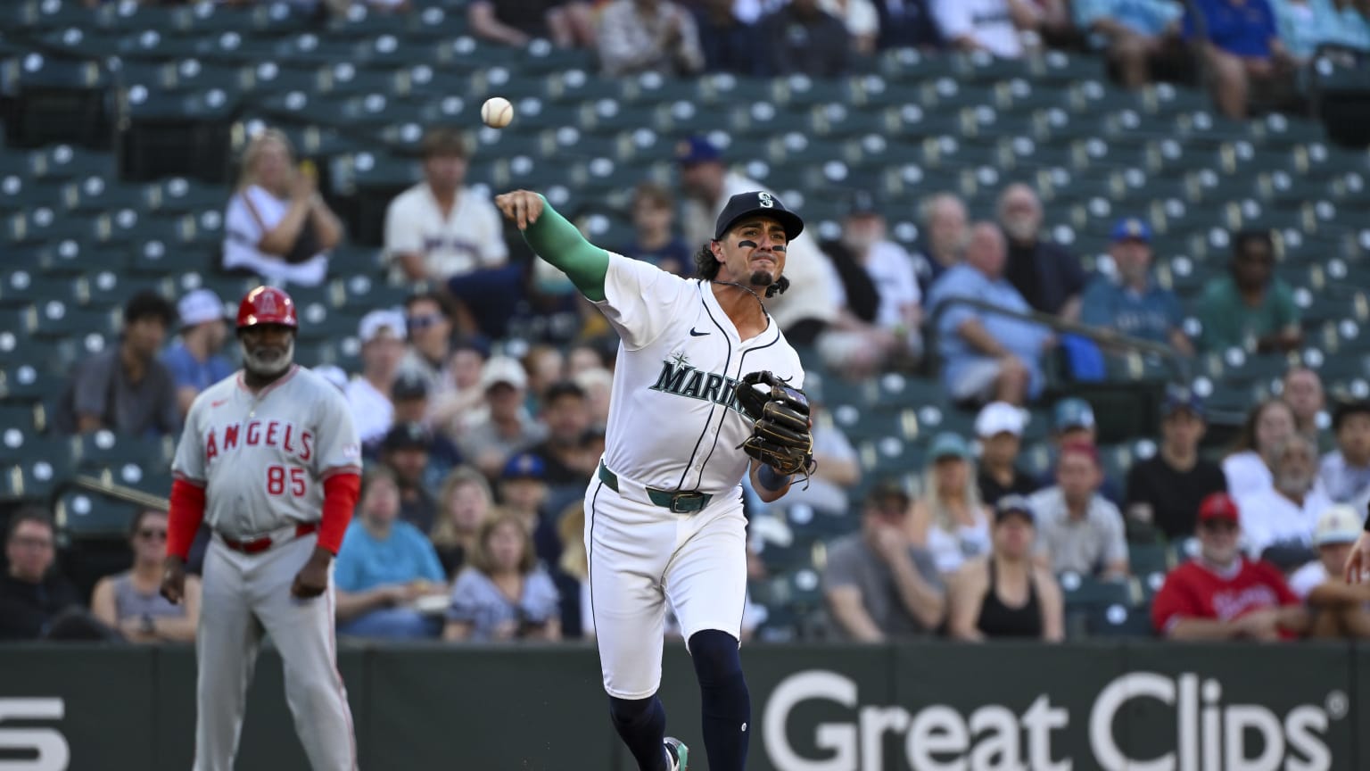 Josh Rojas' great diving stop | 07/23/2024 | Seattle Mariners