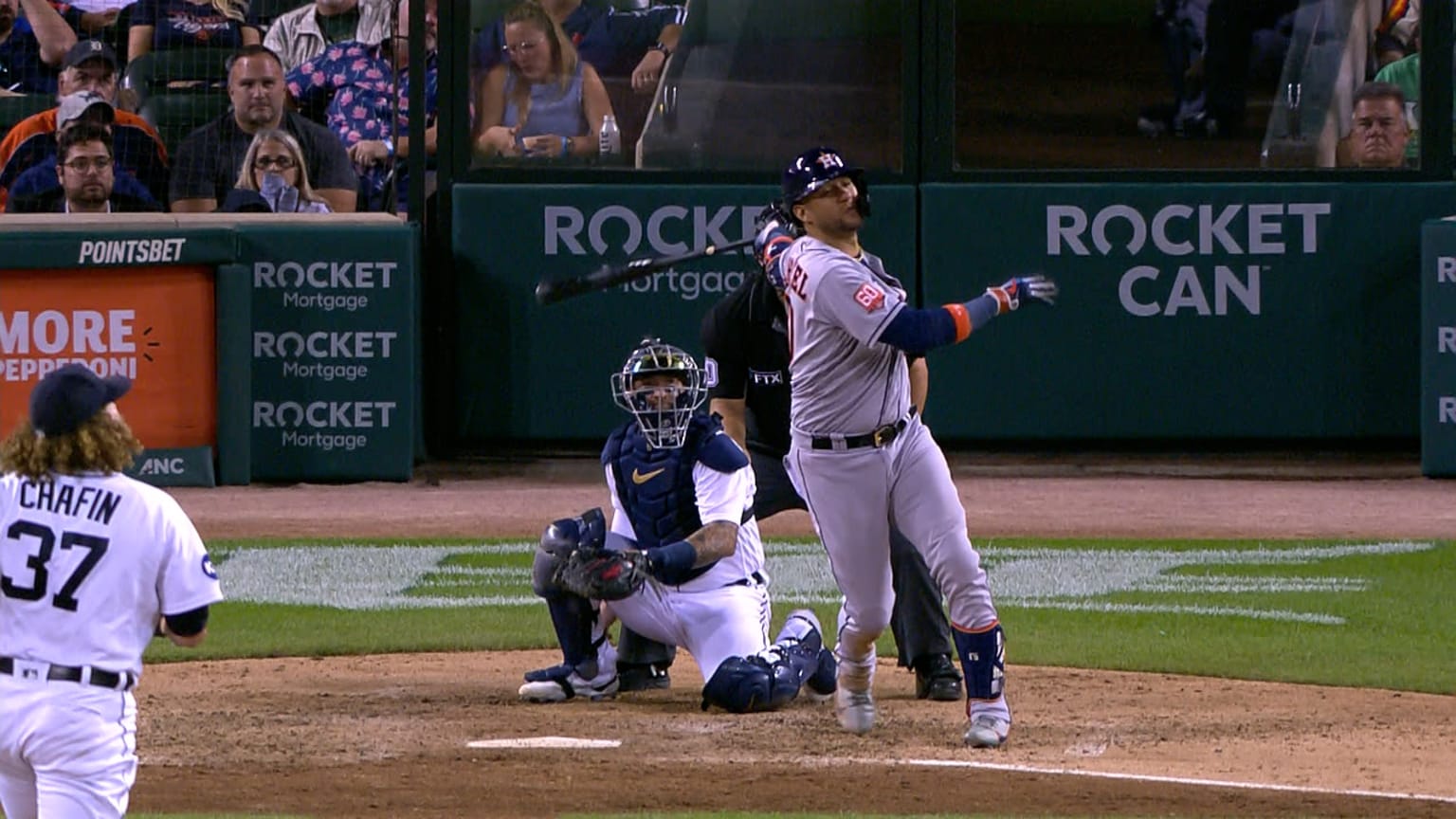 Yuli Gurriel extends the lead with a two-run dinger | 09/13/2022 ...