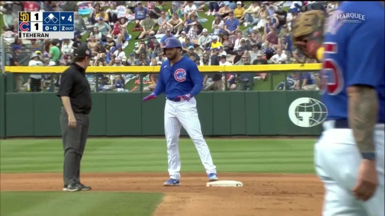 Edwin Ríos reaches second base on a fielding error | 03/19/2023 ...