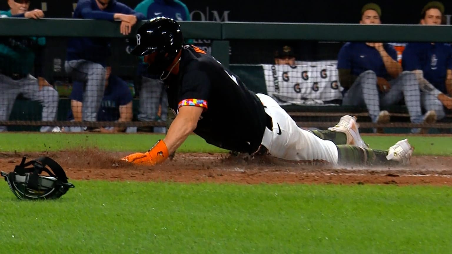 Austin Hays scores on a wild pitch | 05/17/2024 | Baltimore Orioles