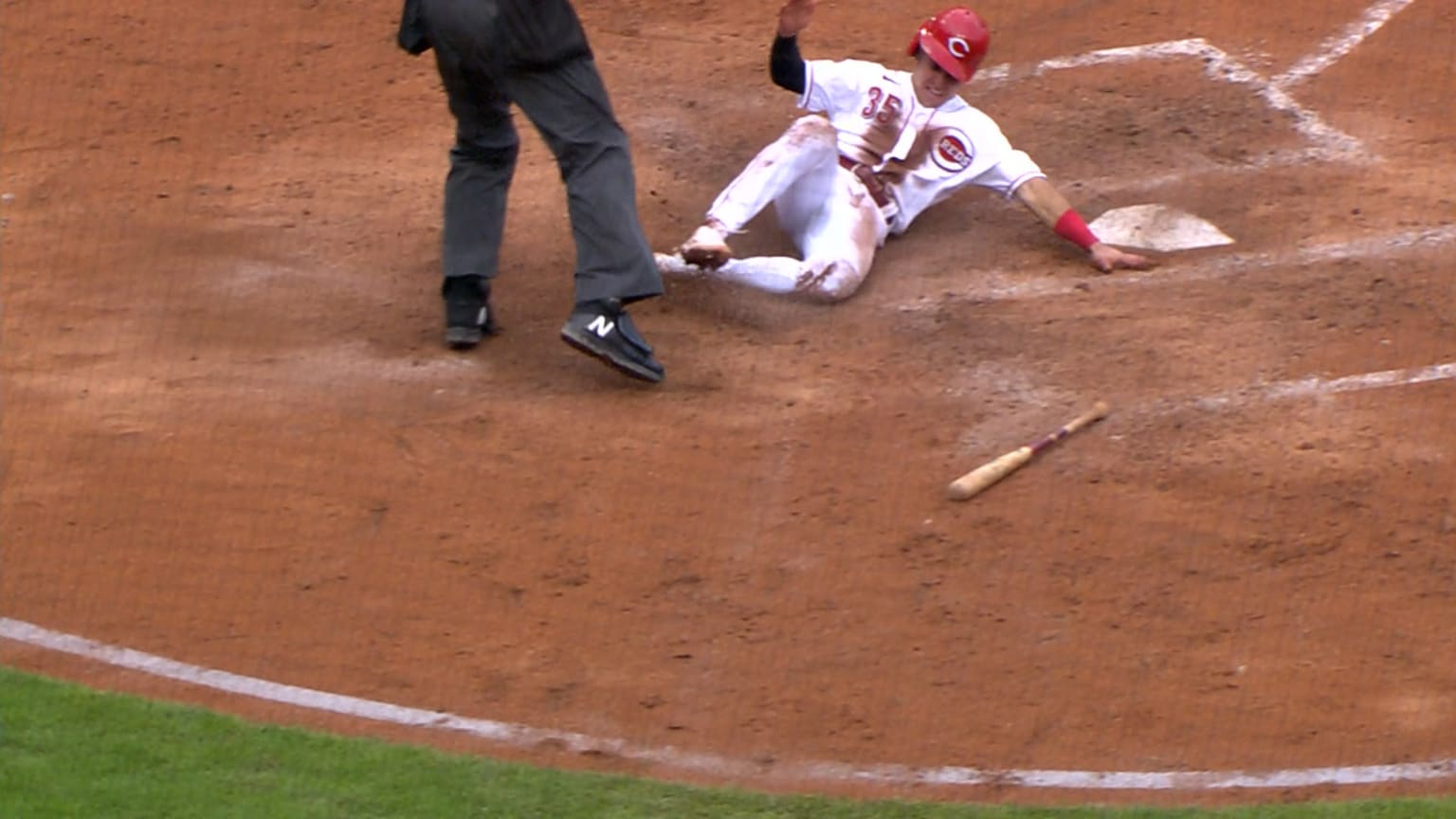 Reds score two on fielder's choice | 09/04/2022 | Cincinnati Reds