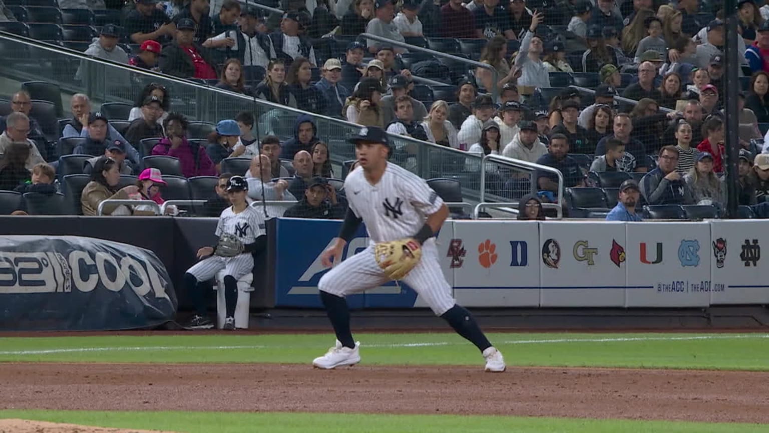 Oswald Peraza makes the diving catch at third base | 09/22/2023 | New ...