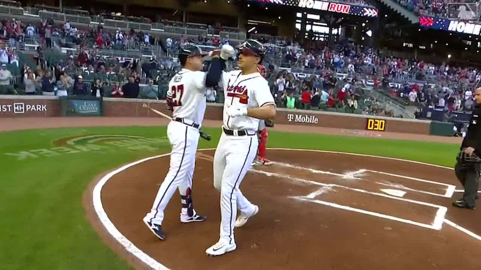 Matt Olson belts a solo home run to right-center | 04/11/2023 | Atlanta ...