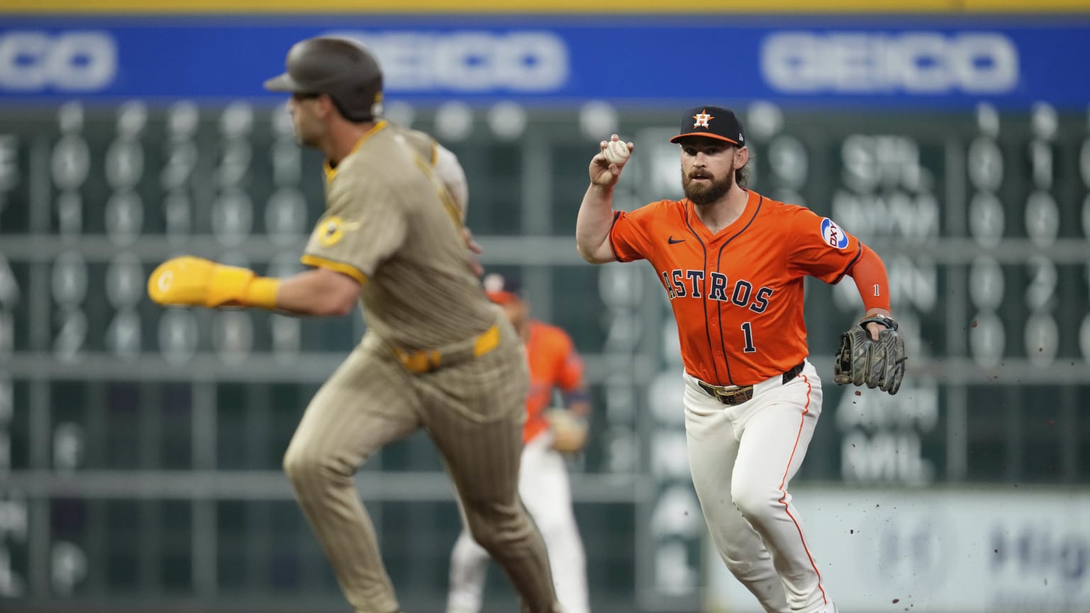 Astros execute a rundown to end the top of the 2nd | 04/18/2025 | Houston Astros