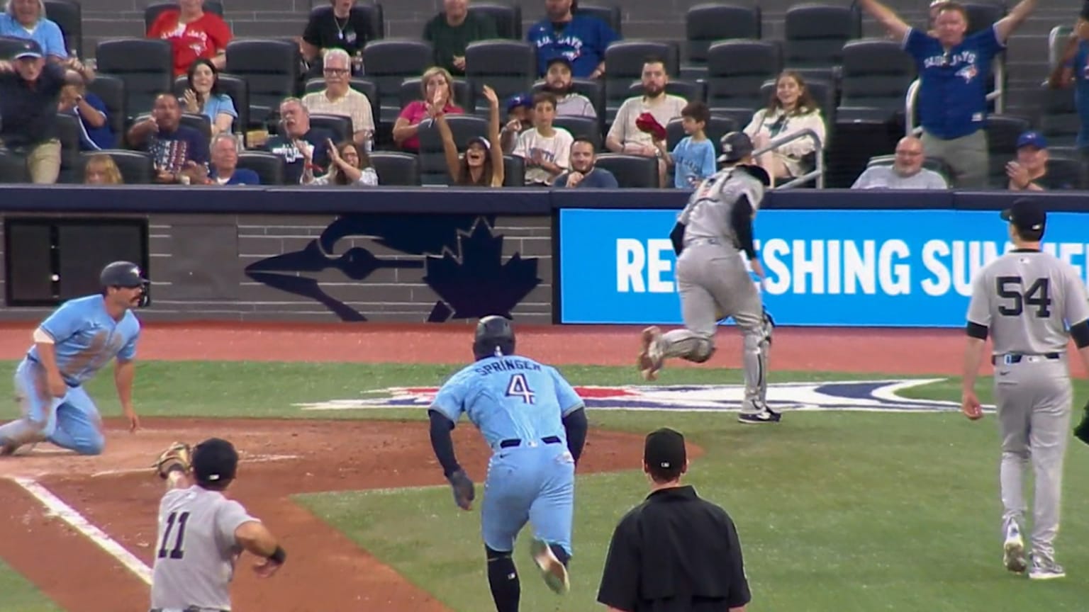 Blue Jays score two on a fielder's choice | 07/23/2025 | Toronto Blue Jays