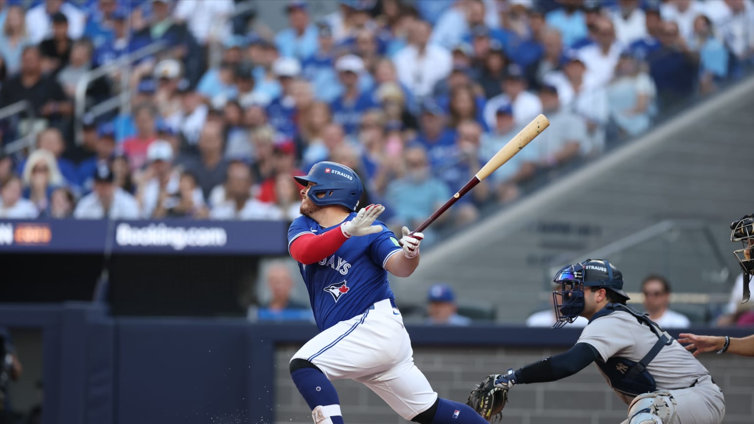 Alejandro Kirk's RBI groundout | 10/05/2025 | MLB.com