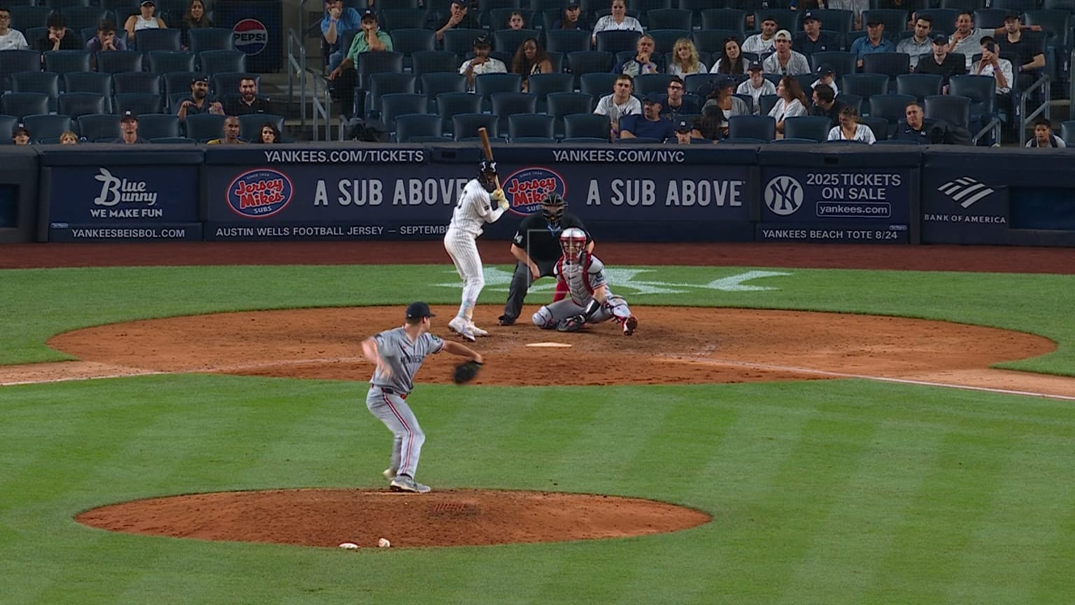 Justin Topa secures the Twins' 4-1 win | 08/13/2025 | Minnesota Twins