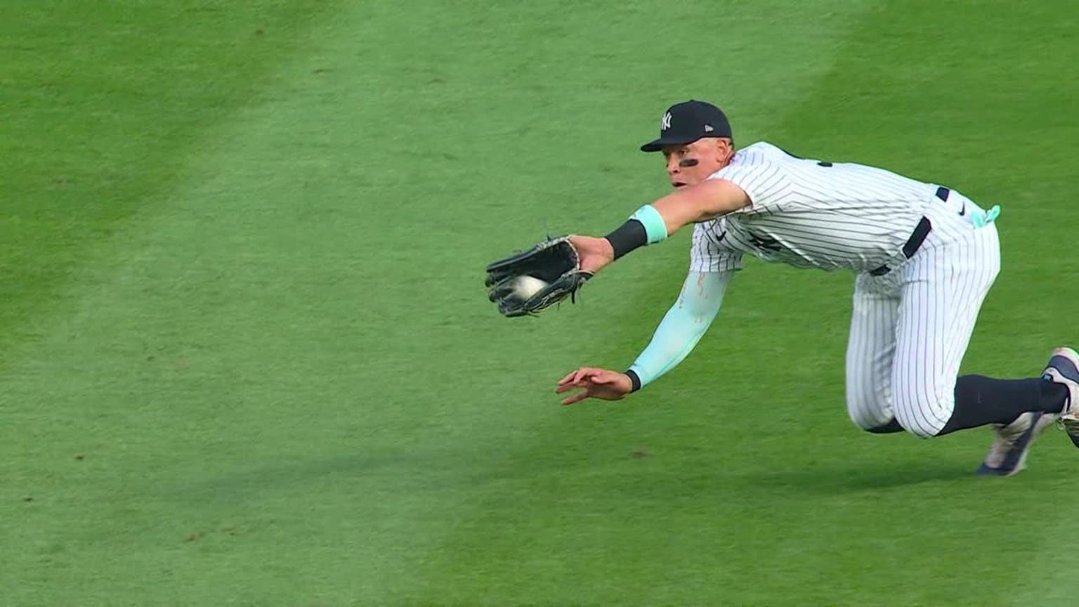 Aaron Judge's diving catch | 07/11/2025 | New York Yankees