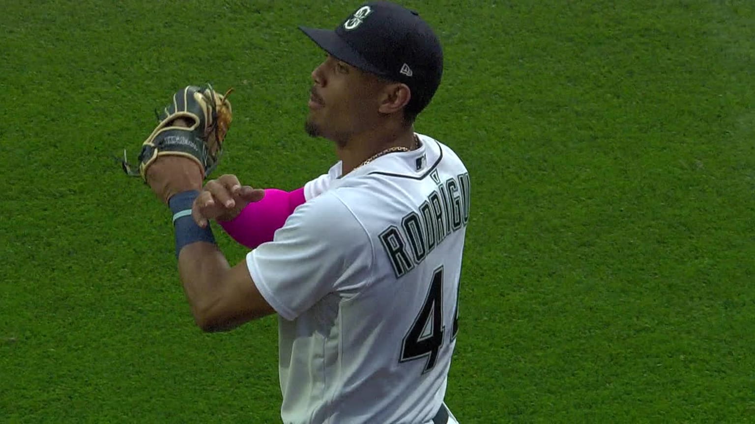 Julio Rodríguez makes a leaping catch at the wall | 05/31/2023 ...