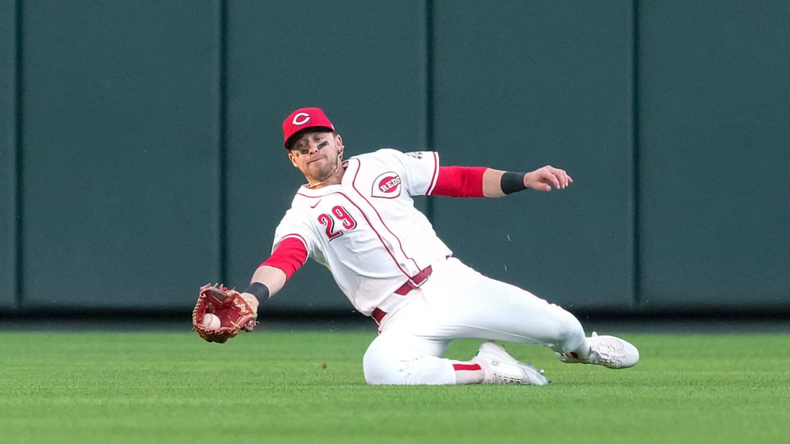 TJ Friedl's sliding catch | 04/28/2025 | Cincinnati Reds