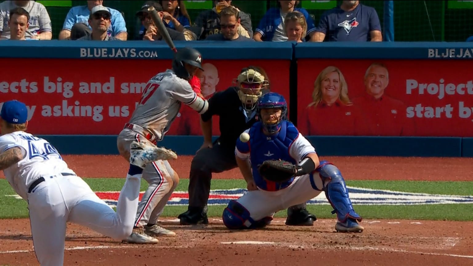 Bowden Francis gets Edouard Julien looking | 06/10/2023 | Toronto Blue Jays