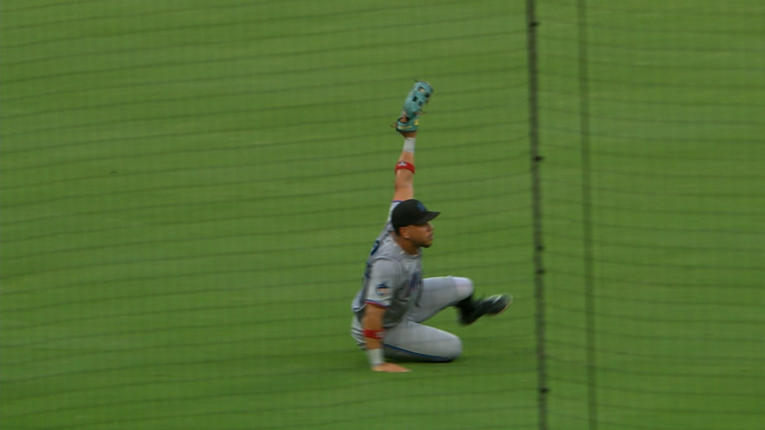 Heriberto Hernández atrapa deslizándose | 28/07/2025 | Los Marlins de Miami
