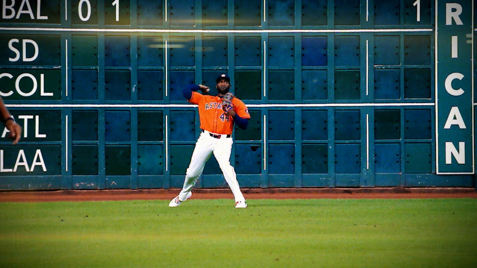 Daily Dash: Alvarez's throw, Riley's dive | 08/17/2024 | MLB.com