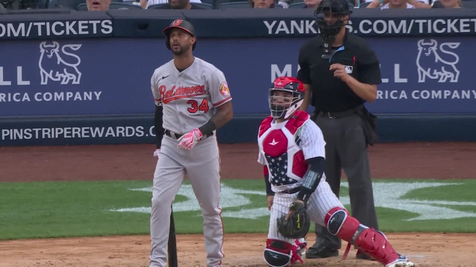 Aaron Hicks hits a solo homer to right-center field | 07/04/2023 ...