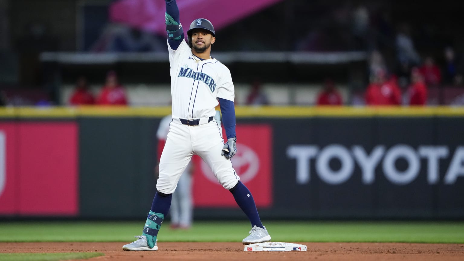 Jonatan Clase's RBI double | 04/16/2024 | Seattle Mariners