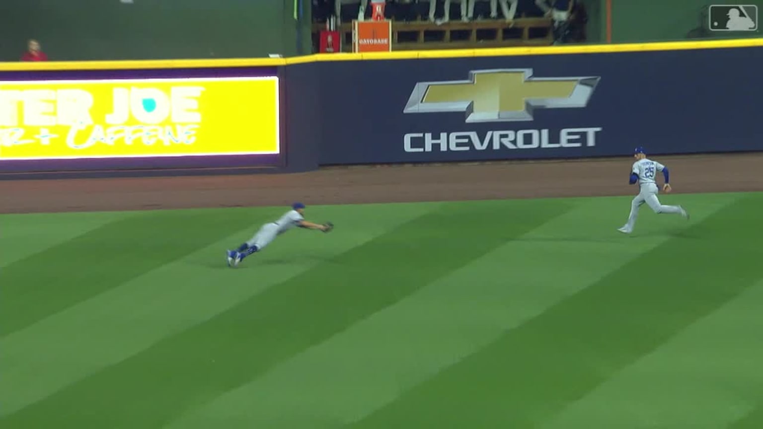Taylor makes a fantastic diving catch in the 3rd | 05/09/2023 | Los Angeles Dodgers