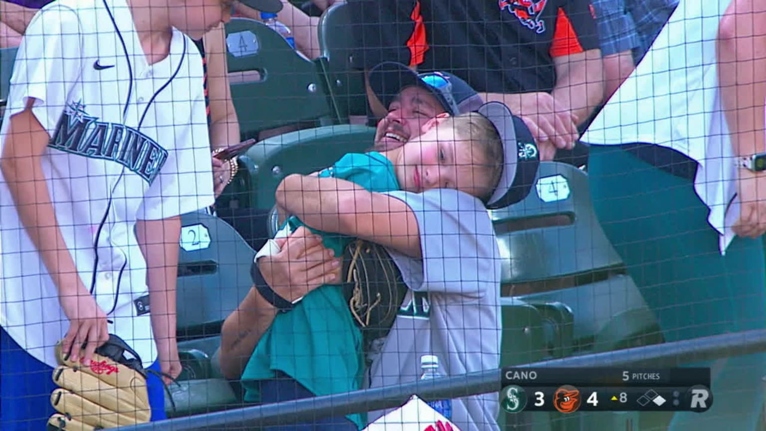 Julio Rodríguez gives a ball to a Mariners fan | 06/24/2023 | Seattle Mariners