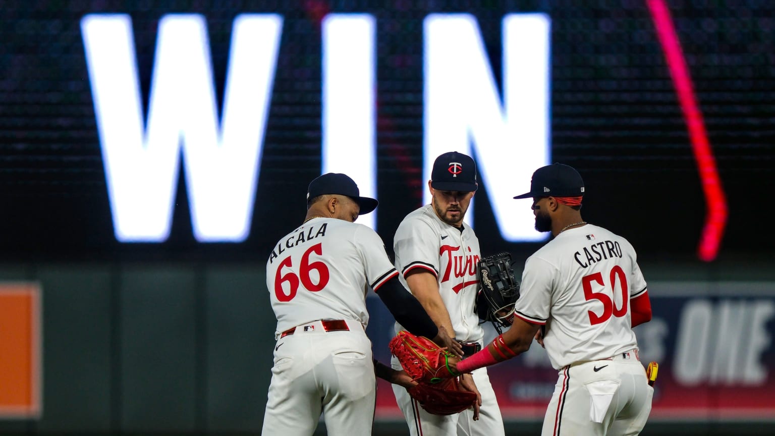 Jorge Alcala induces flyout for the win | 05/06/2025 | Minnesota Twins