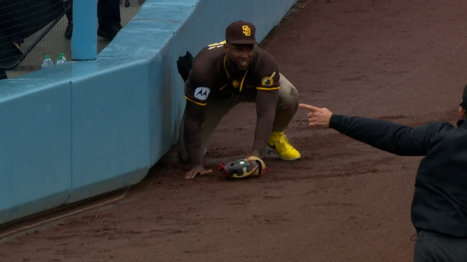 Jurickson Profar makes a sliding catch in left field | 04/14/2024 | San ...