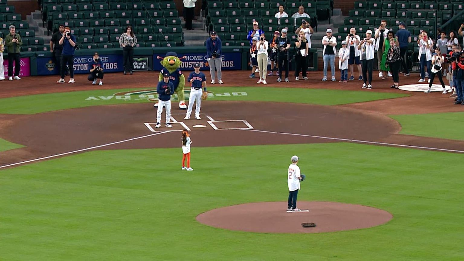 4/2/24: Ceremonial First Pitch | 04/02/2024 | MLB.com