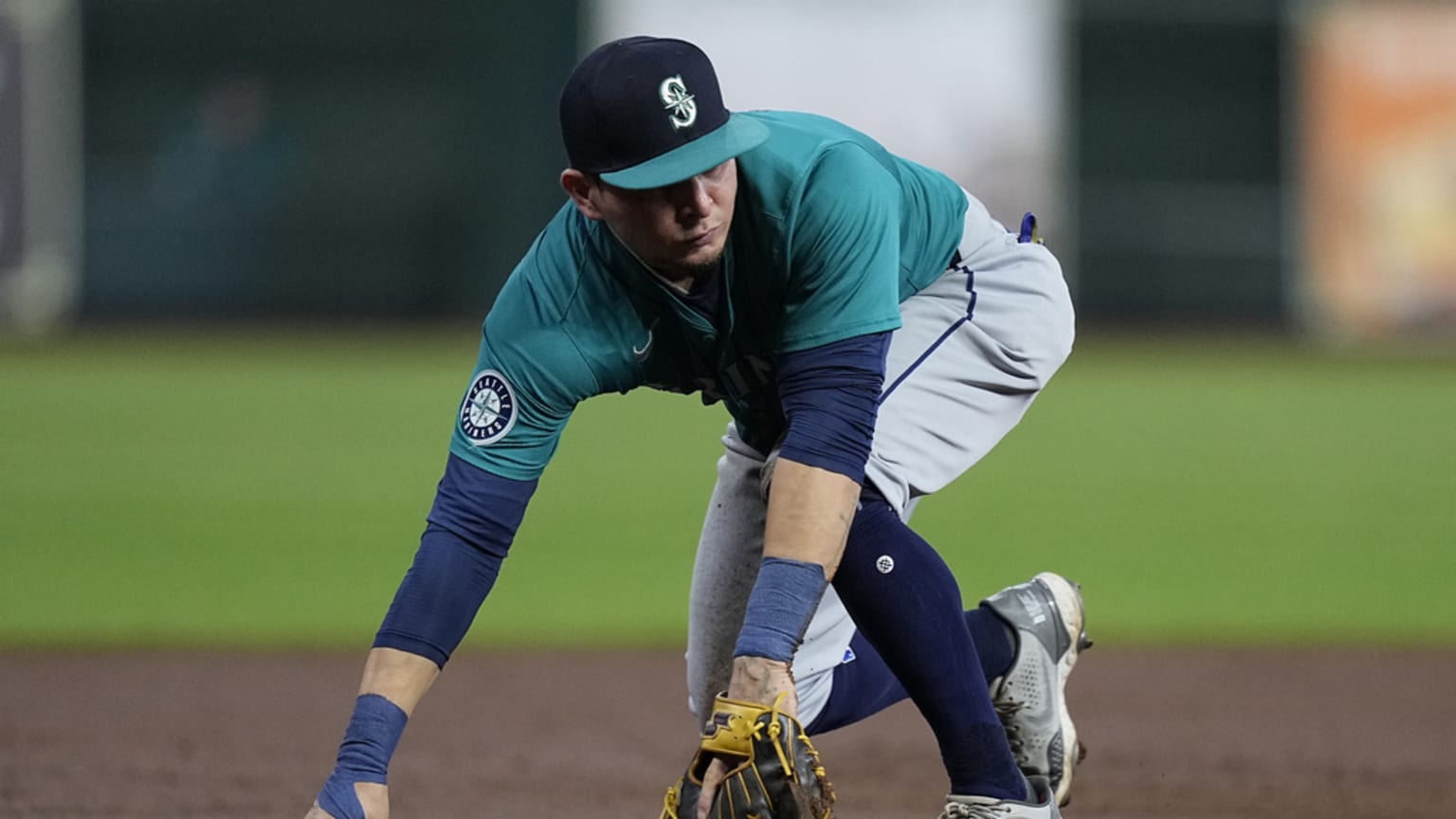 Luis Urías makes a diving play to start double play | 05/05/2024 ...