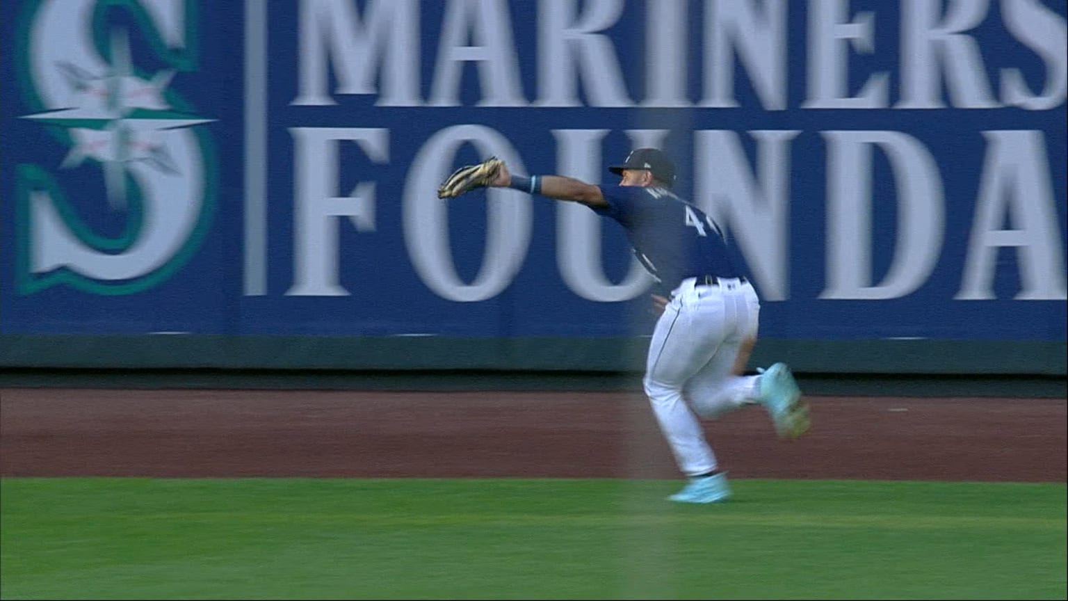 Julio Rodríguez makes a running catch in the gap | 08/08/2023 | Seattle ...