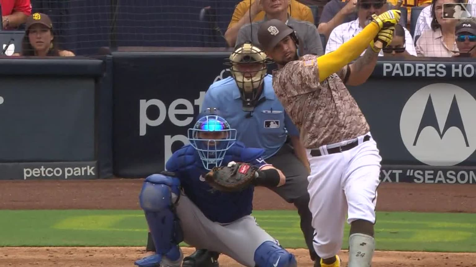 Gary Sánchez crushes a solo home run to left field | 07/30/2023 | San Diego Padres