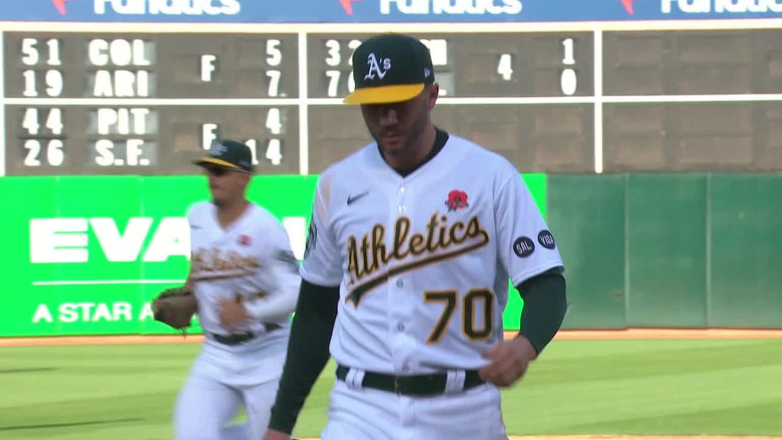 Lucas Erceg strikes out four batters in three innings | 05/29/2023 | Athletics