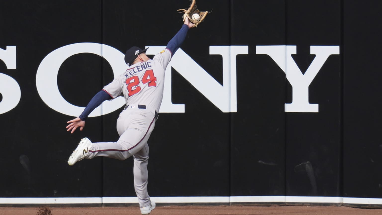 Jarred Kelenic's impressive catch against the wall | 03/30/2025 ...
