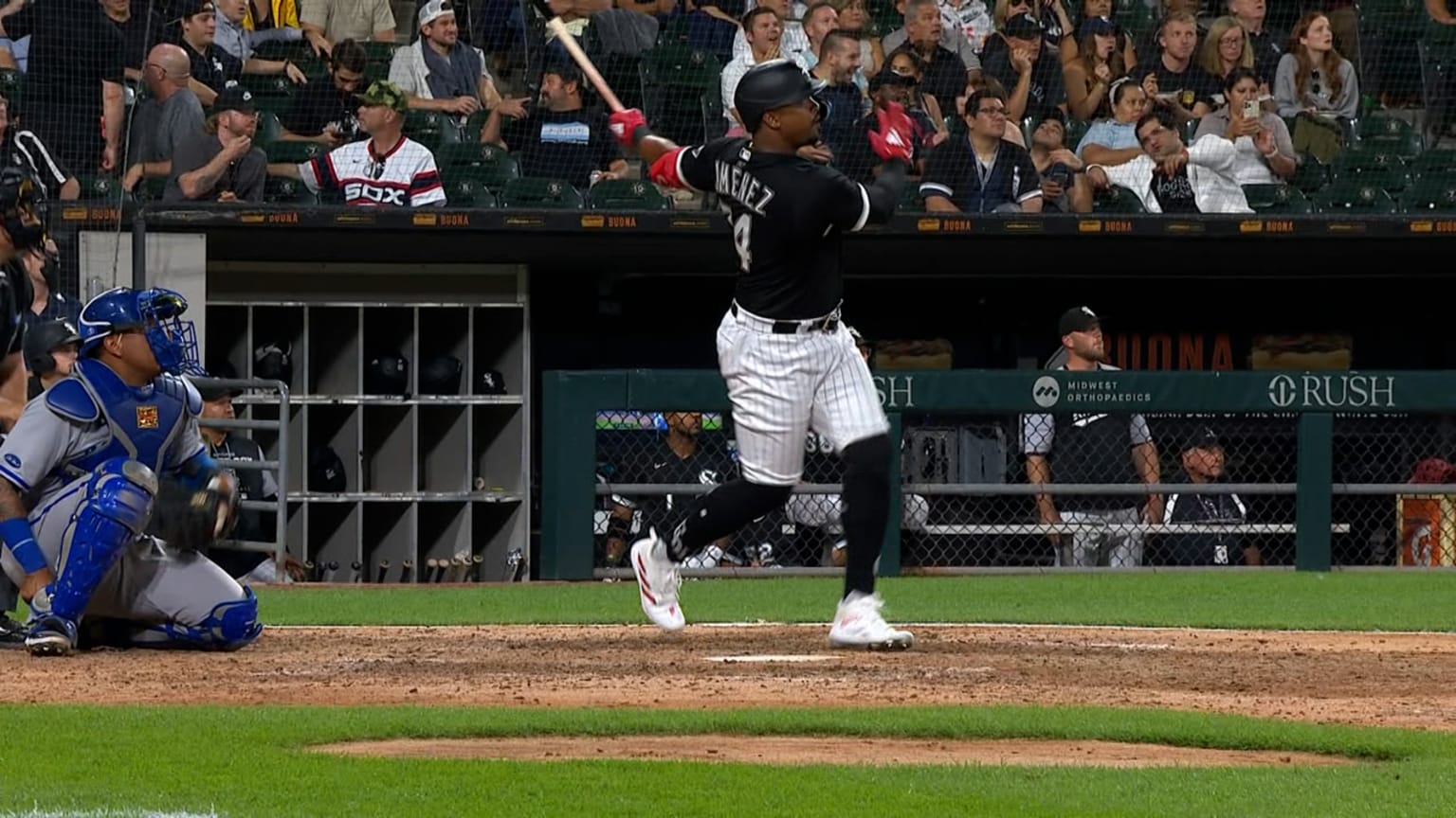 Eloy Jiménez ropes a solo home run to deep left field | 08/30/2022 ...